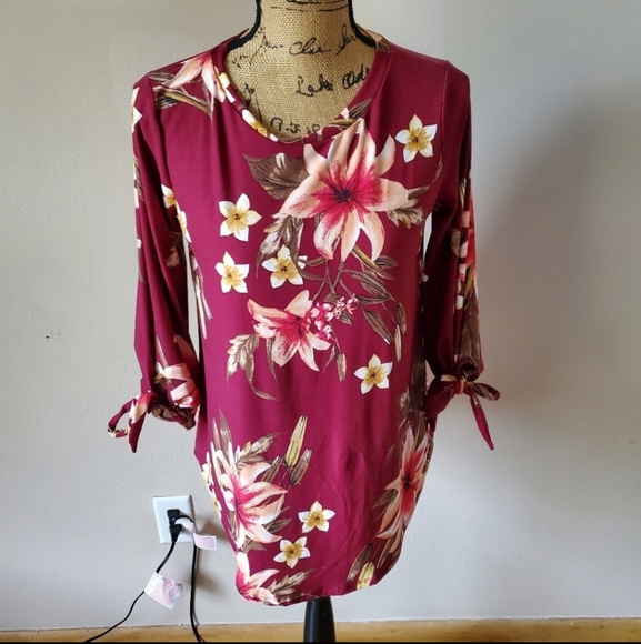 Reborn J | Tops | Reborn J Maroon Floral 34 Tie Sleeve Scoop Neck ...